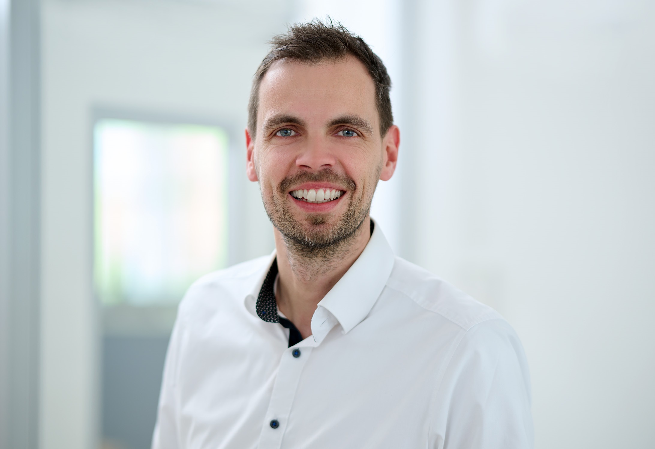 DVS®/EWF European Adhesive Bonder | Academy | Baugruppenmontage und ...